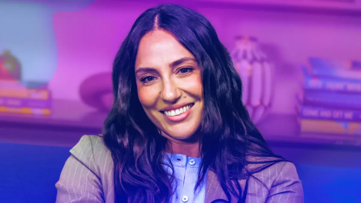 Tefi Pessoa plays Kiss Marry Kill with humor and wit